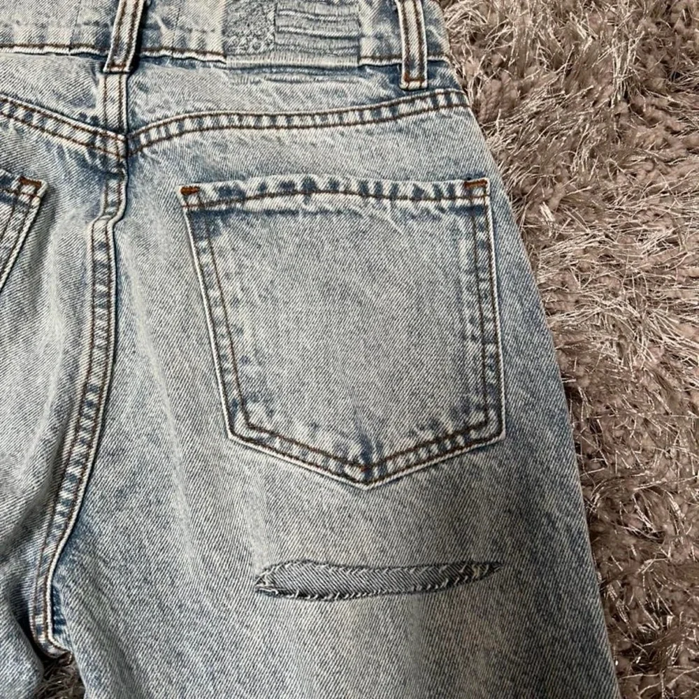 REVICE | Jeans | Revice Light Wash Boyfriend Jeans With Knee Rip | Poshmark